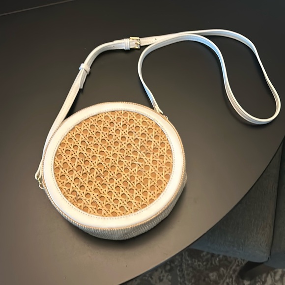 DSW | Bags | Wicker And White Pleather Round Purse | Poshmark